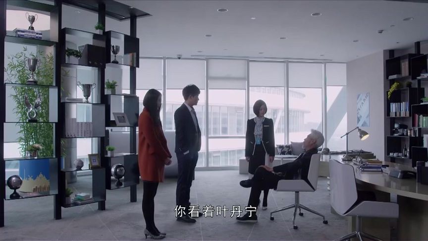首席设计师保护心爱助理,跟心机女摊牌:我的人你不配使唤