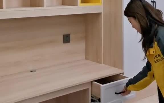 如果房间不够大,那就装一套榻榻米,衣柜、床、书桌、书柜全有了