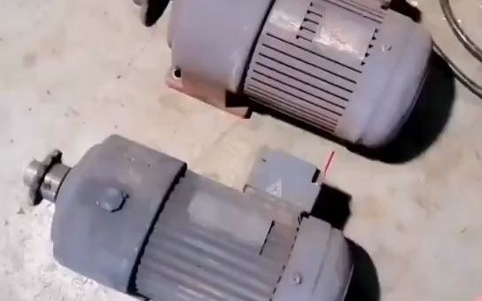 S7-200smart通过Modbus RTU控制两台变频器,包含PLC程序和MCGS...