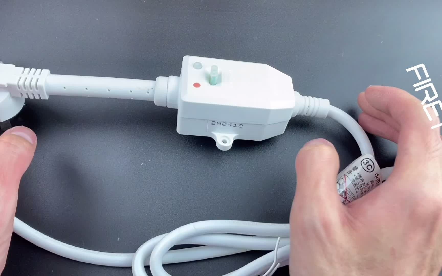 热水器上的漏电保护插头能当开关使用吗?通过实验你就明白了