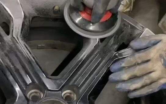 汽车轮毂划伤打磨修复操作视频