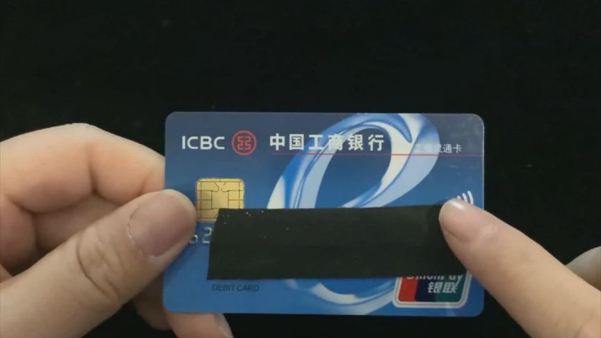 银行卡多年不用,不销户不存钱会背上欠款吗?多亏银行职员提醒