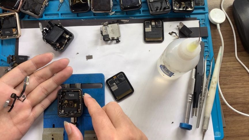 苹果手表老型号,经常遇到的故障,来看看维修过程!