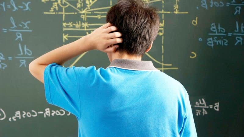 函数中自变量的取值范围,一定注意综合已知条件的性质