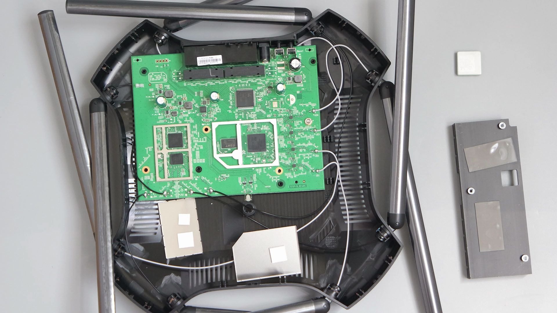 TP-LINK XDR3230无线路由器拆机