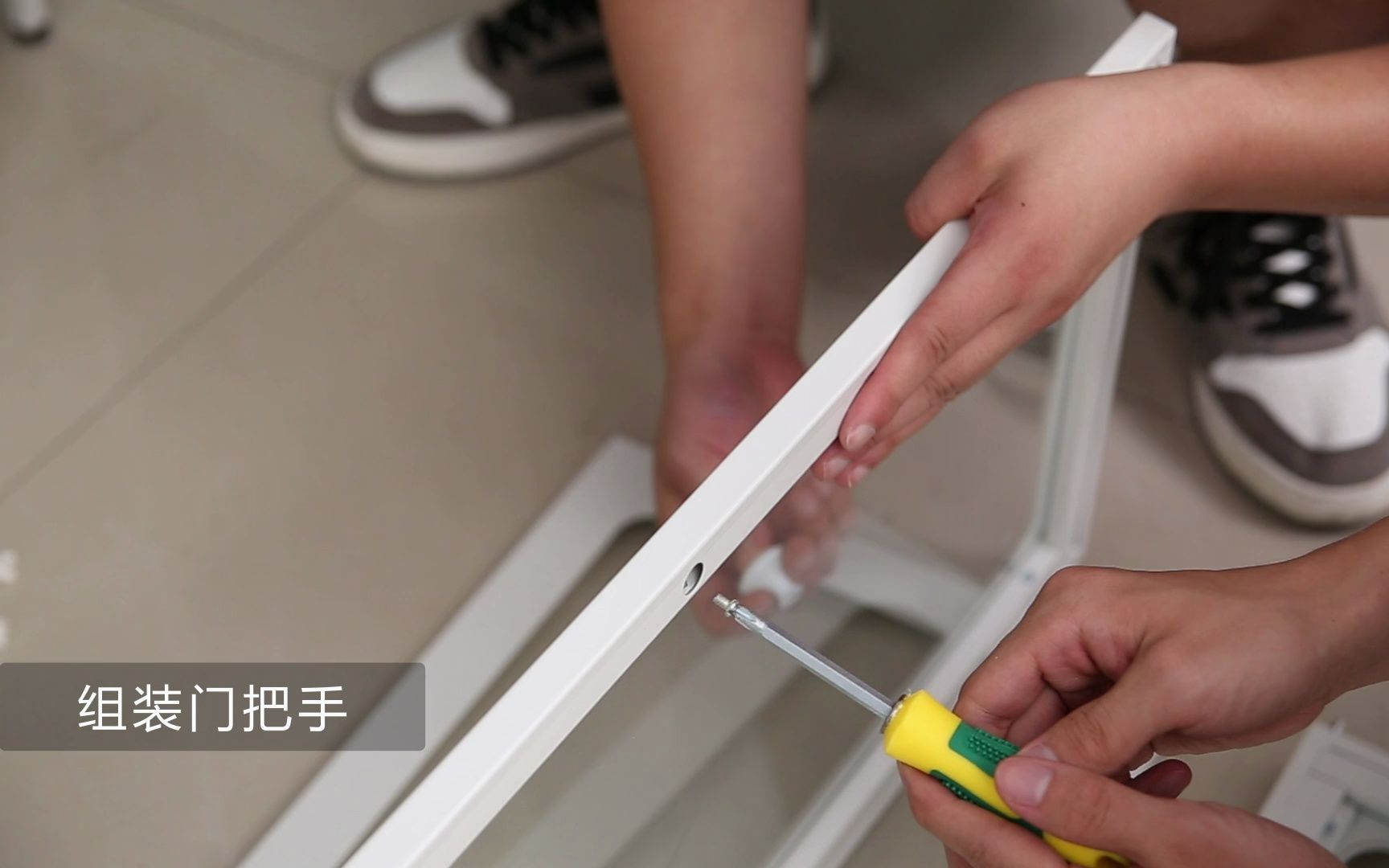上翻门玻璃新书柜安装视频