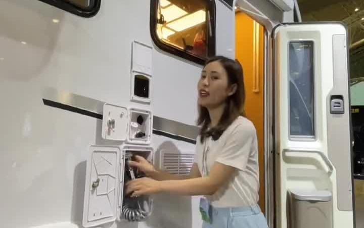 独立厨房 带独立厨房的房车,你说这个咋样?