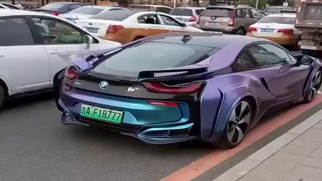 偶遇油电混动宝马,以后都得挂这种车牌了