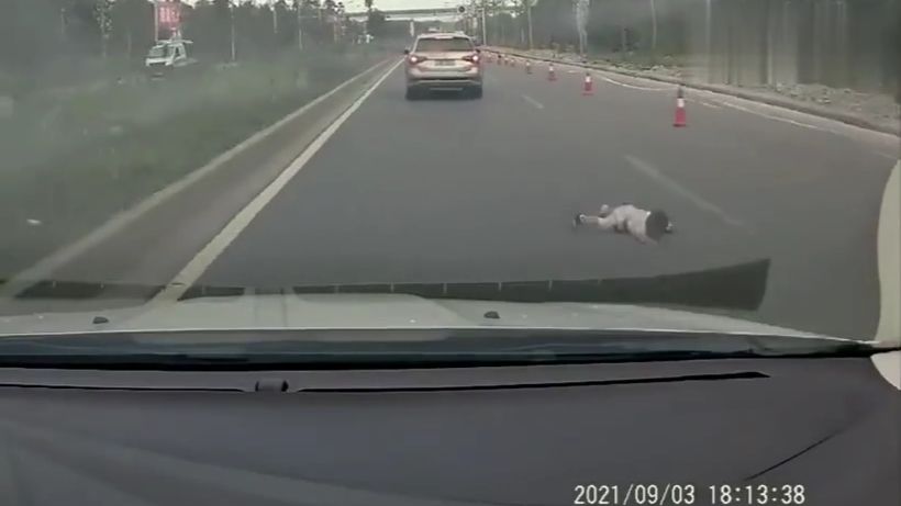 揪心!带幼童乘车一定要使用儿童安全座椅