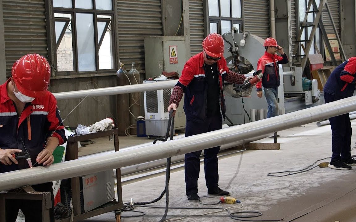 中国工厂如何用钢卷批量生产旗杆? 智慧的人们如何与巨大的机器紧密...