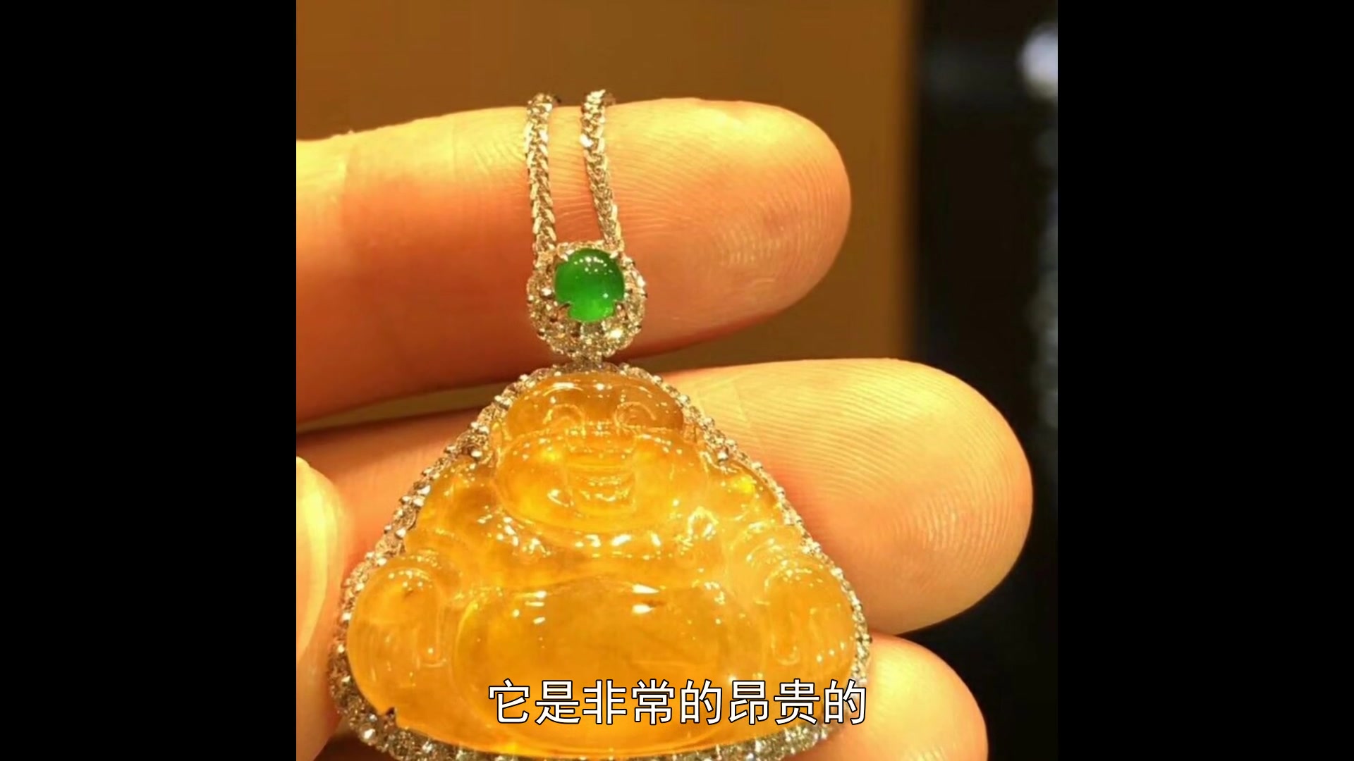 如何鉴别玻璃种翡翠?什么是玻璃种翡翠?玻璃种翡翠有什么特点?