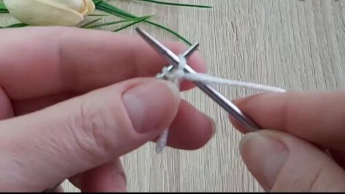 漂亮的双色兔耳朵花样编织教程,从上往下编织宝宝毛衣超级好看