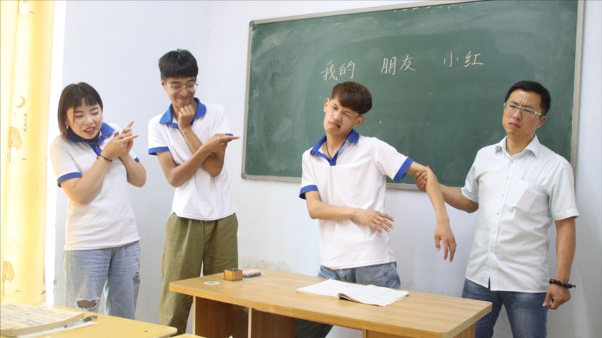 老师让学生用3个词造句,没想学生造的句一个比一个有趣,真有才