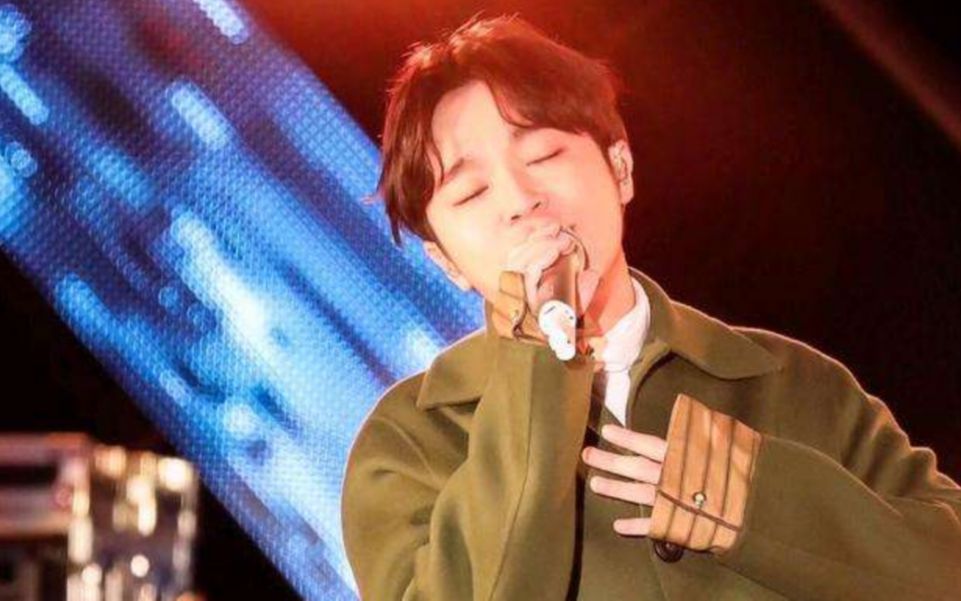 当国家队翻唱起网红歌曲,这对比太惨烈了,原唱都沦为和声了