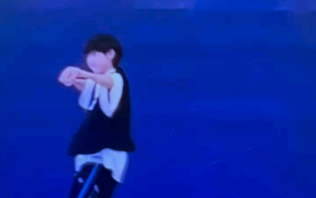 TF家族四代杨博文|学校艺术节表演,小伙子挺受欢迎的啊～