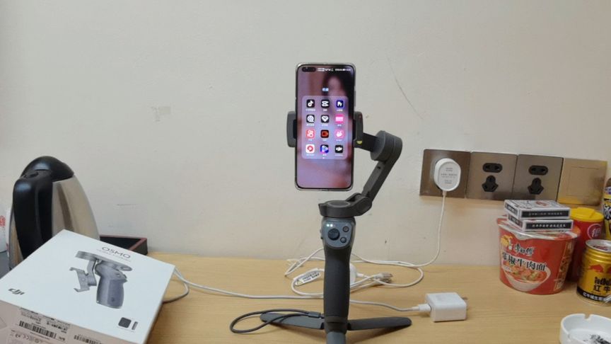 今天快递到的大疆稳定器,以后拍视频不会再抖了,加油。