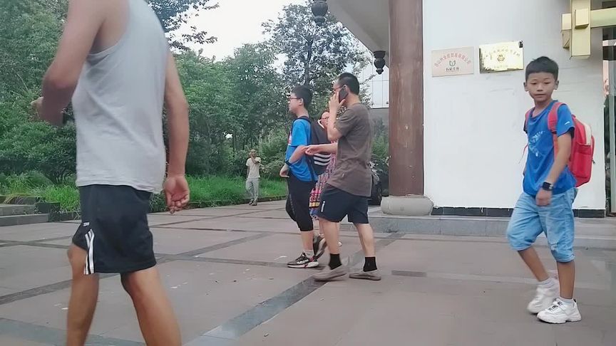 教育机构的补课费让你想不到,一个小时多少钱,吓死你。