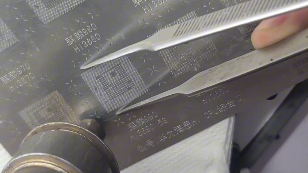 ...有时反复重启,卡顿,自动进恢复模式。通病CPU虚焊,重新安装CPU...