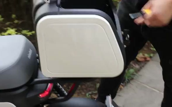 九号电动车通用尾架上安装底板和尾箱 九号专用底板和后备箱 安装视频