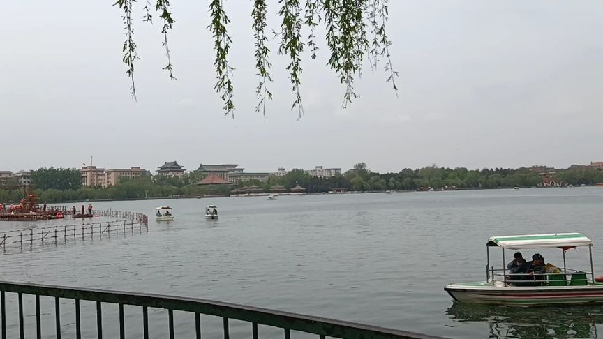让我们荡起双桨,终于见到了小学课本上的白塔了,圆了梦