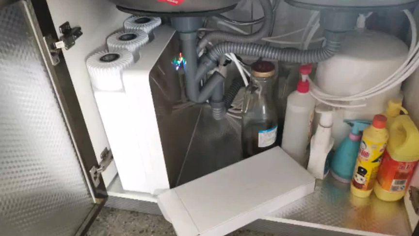 各类家用净水器, 自动售水机安装与维修 承接学校,中小型饭店