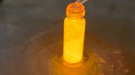 ...氧化氢反应产生化学荧光,常用于避免明火情况下的应急照明和安全光源