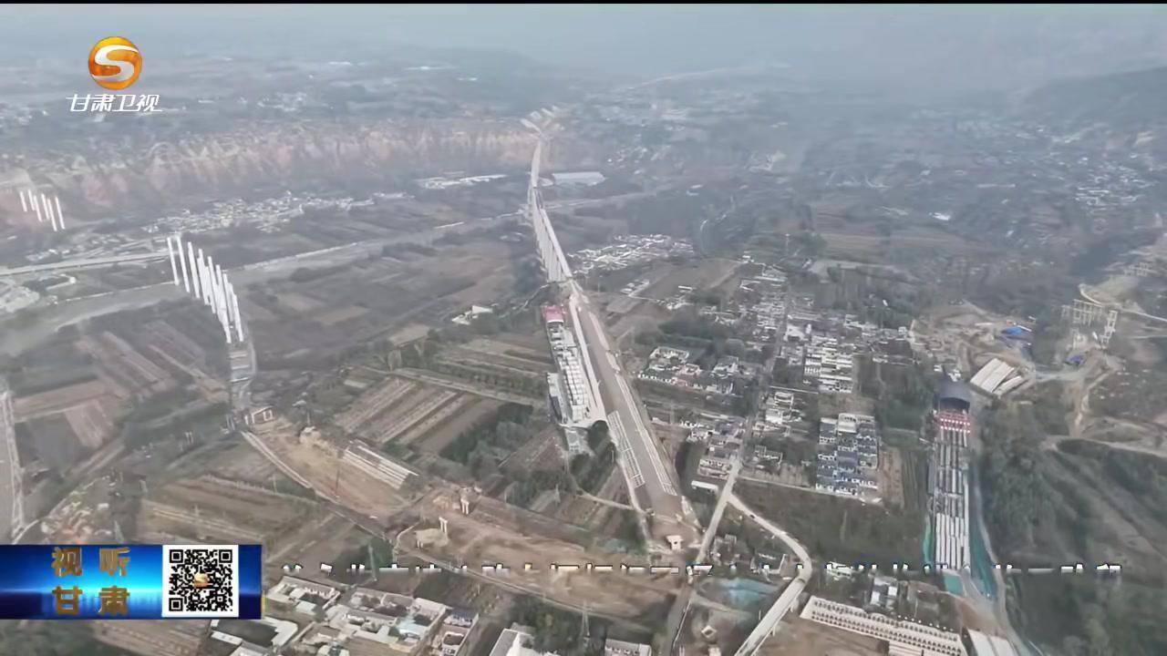 兰永临高速公路东塬枢纽互通立交上部结构进入施工阶段近日,由中铁...