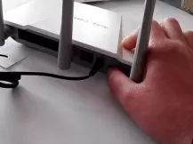 个别手机连不上wifi~路由器怎么清空恢复出厂设置