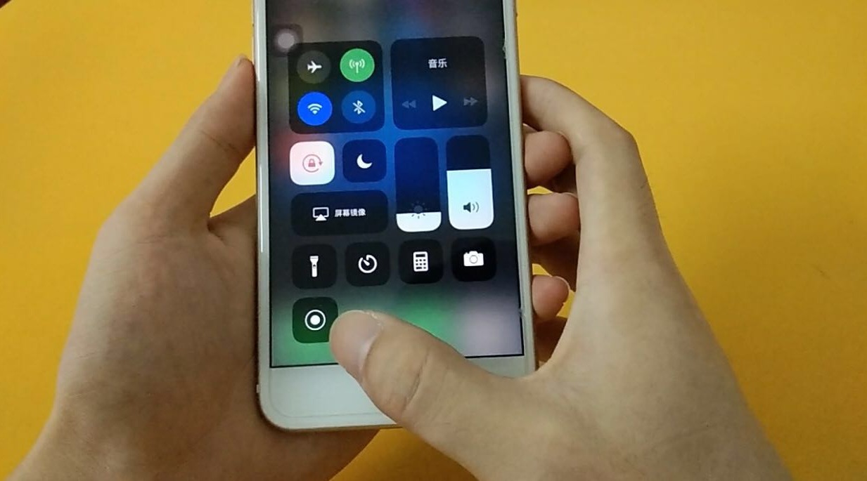 Phone手机如何快速开启录屏功能?一键就能快速录制!