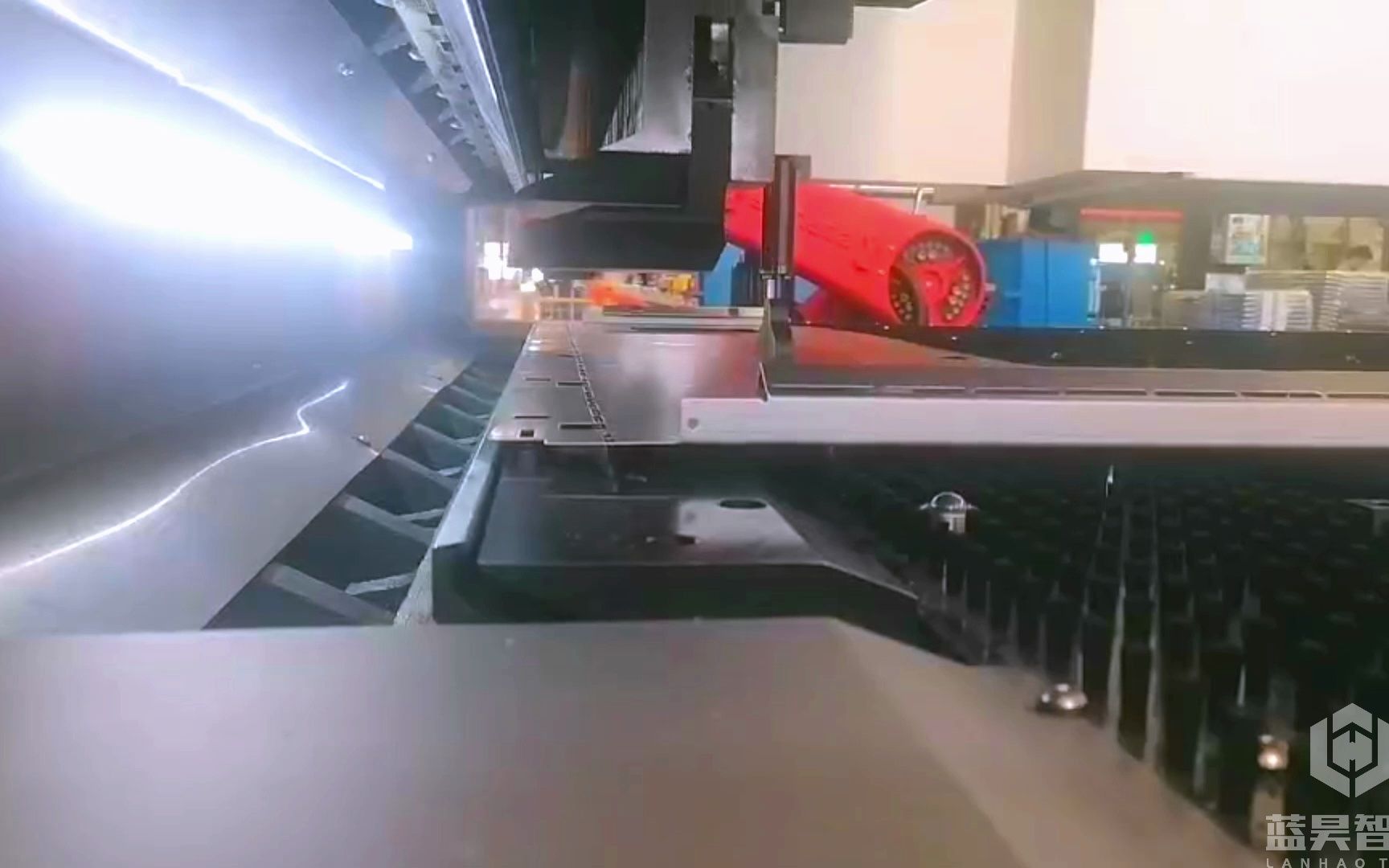 蓝昊智能柔性折弯中心-电器柜闭合折弯最后一拍很巧妙!