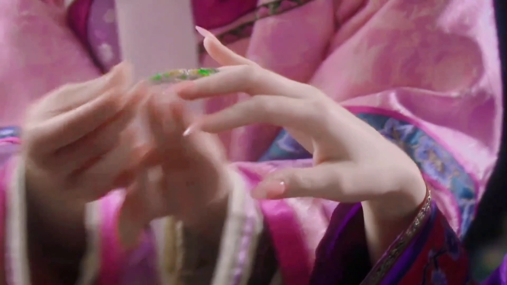 甄嬛传的手部特写从来没有让我失望过