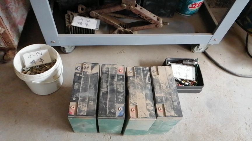 电动车电池不到两年就跑不远怎么办?师傅教你用一根连接线就修好