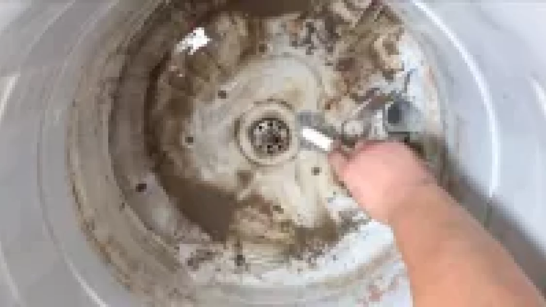 滚筒洗衣机里藏污纳垢,看维小保师傅怎么清洗
