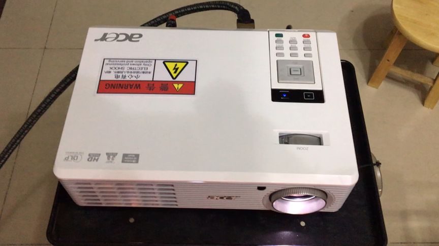 带高清接口宏基H5360投影仪投影机,成色很不错