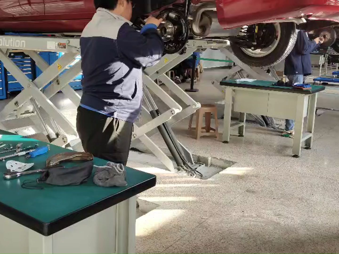 21汽车3班9号鼓式制动器拆装