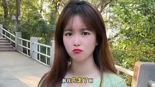 美女街头采访被问和妈妈聊天内容,神回复让全场心碎!