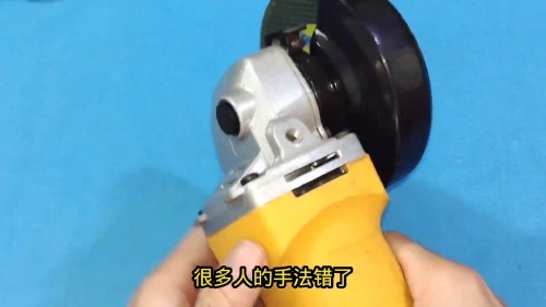 角磨机的使用方向竟然暗藏门道,行内人一眼看透你的专业水准