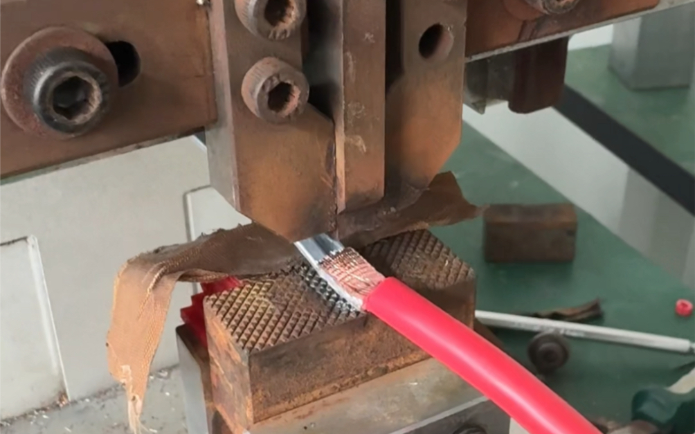 电机定子铝扁线圈和铜线超声波焊接