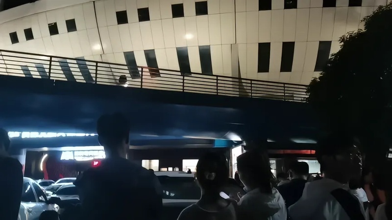 在外场听周杰伦的演唱会也是一种幸福