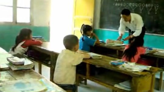 湖北某乡村教师课堂实录,看完真替孩子们有这样坚守的老师高兴