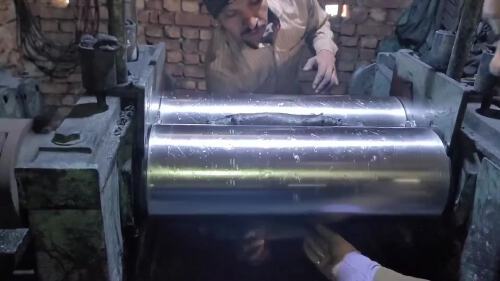 巴基斯坦小作坊使用最简陋的设备制作高品质汽车配件的全过程!