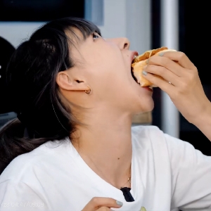 孤独的李半夏 