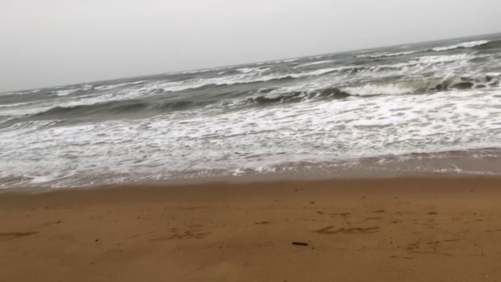 狂风怒吼,大海咆哮