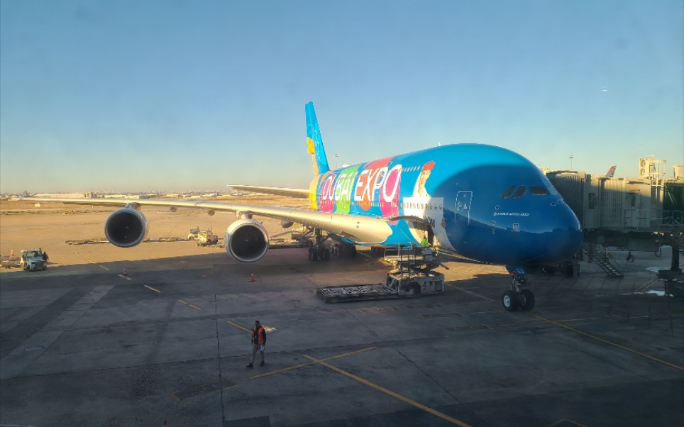 阿联酋航空空客A380从迪拜国际机场起飞