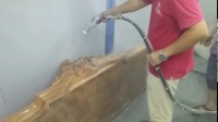木材家具厂底漆砂光采用喷砂打磨机视频