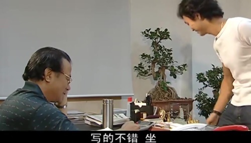 人大主任:记者写好文章待发表,总编却做不了主,连夜打电话请示