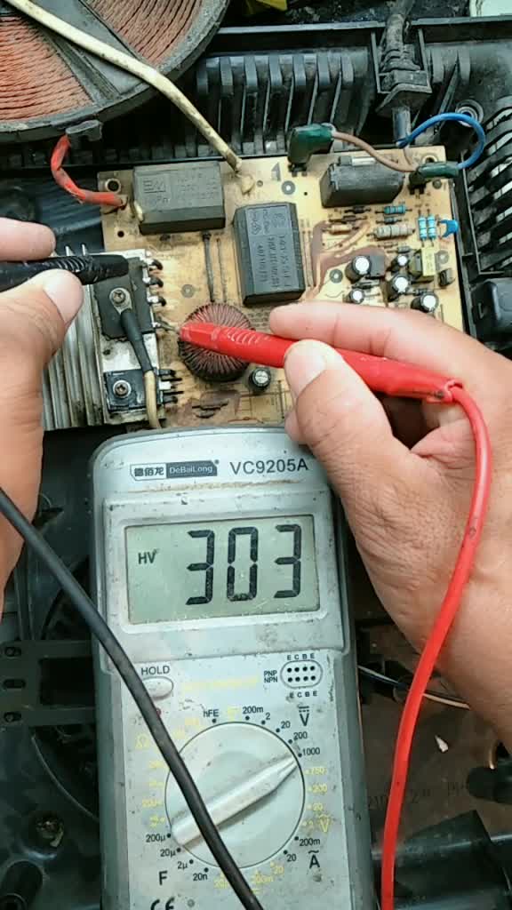电磁炉测量300V.18V.5V,的方法