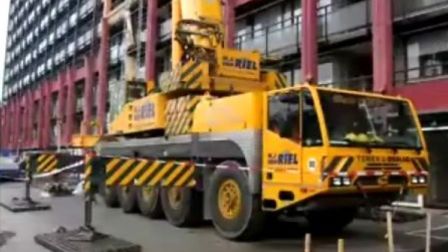 各种尺寸的吊车