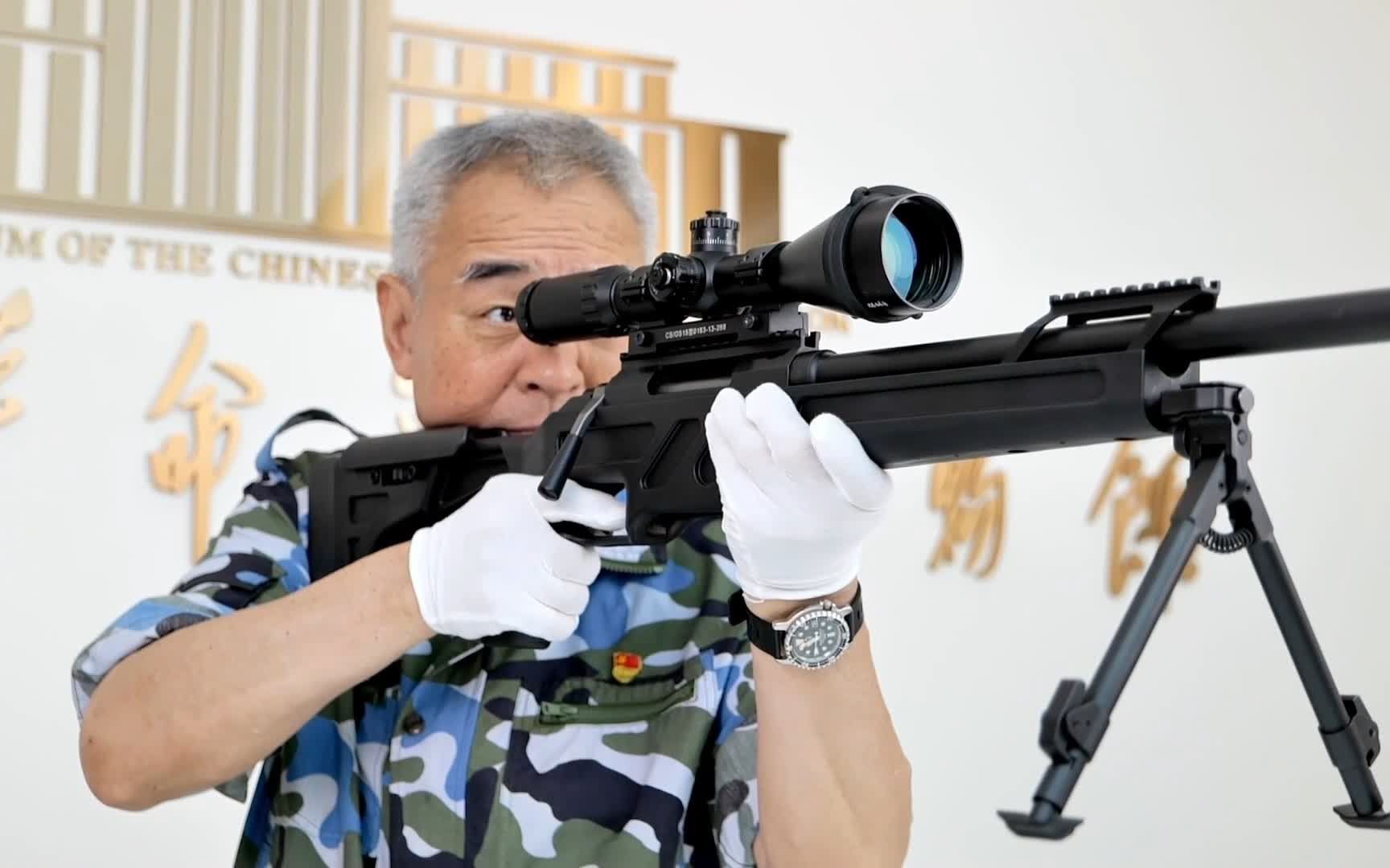 这把狙击枪的设计者竟然是位美女,跟杨老师一起看CS/LR4型7.62mm...