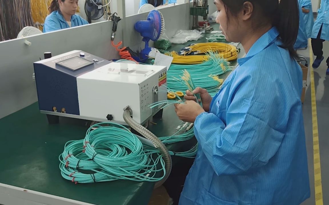 光纤跳线制作流程——光缆去外披